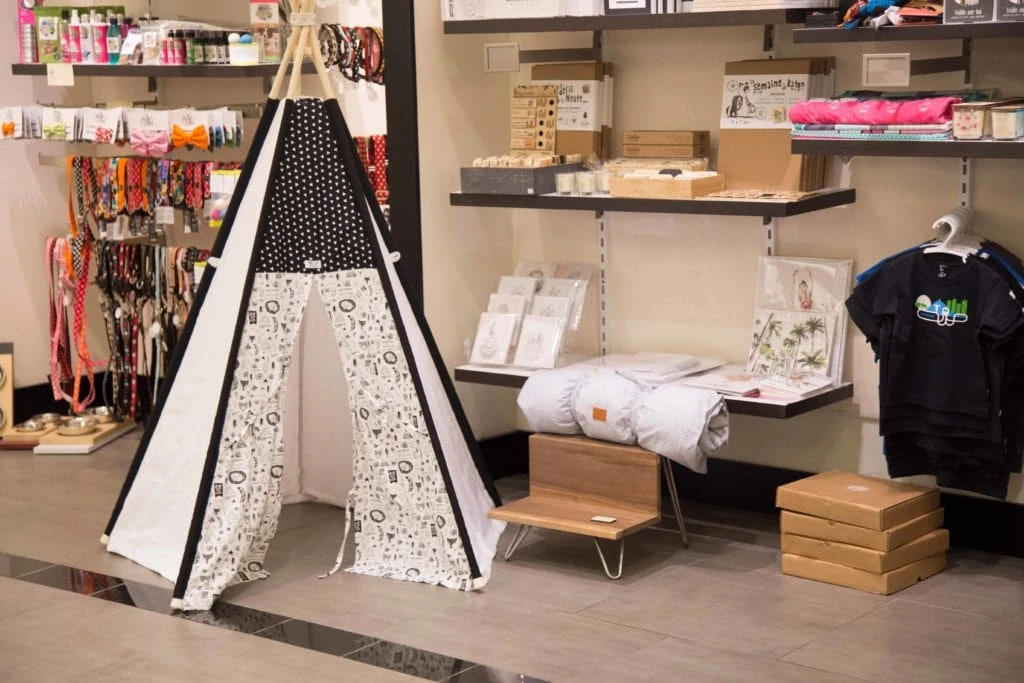 Signé local est enfin installé de façon permanente au Dix 30 ! » Cinq ...