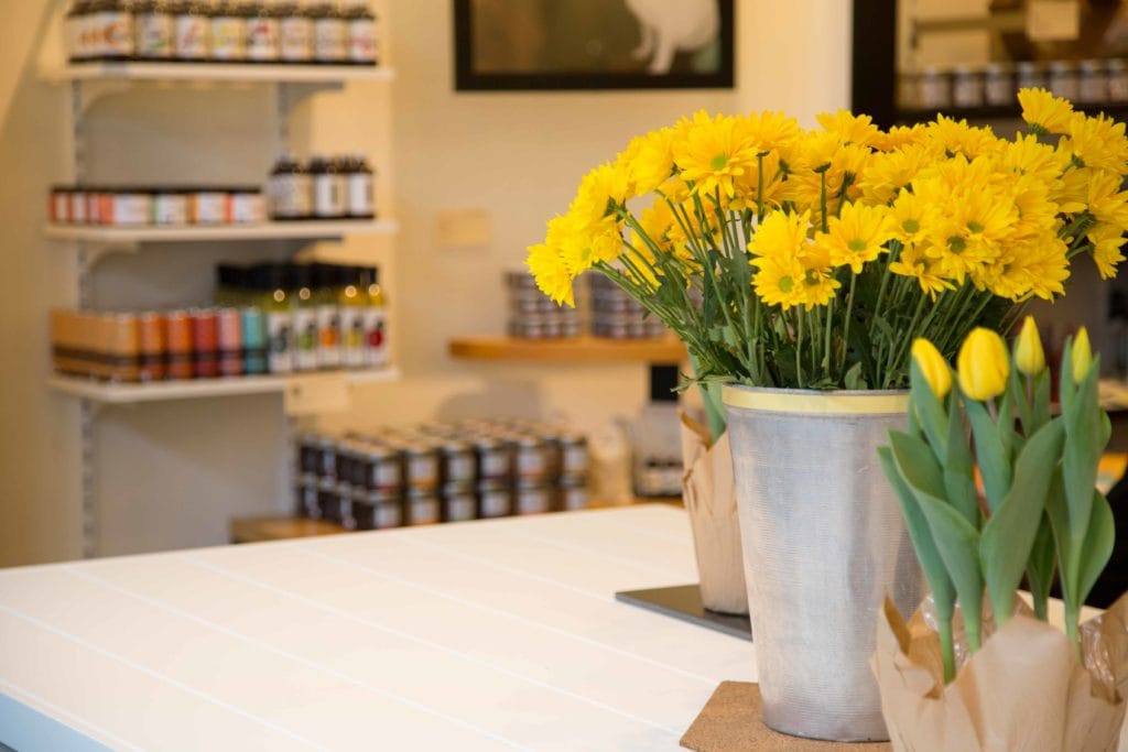 Signé local est enfin installé de façon permanente au Dix 30 ! » Cinq ...