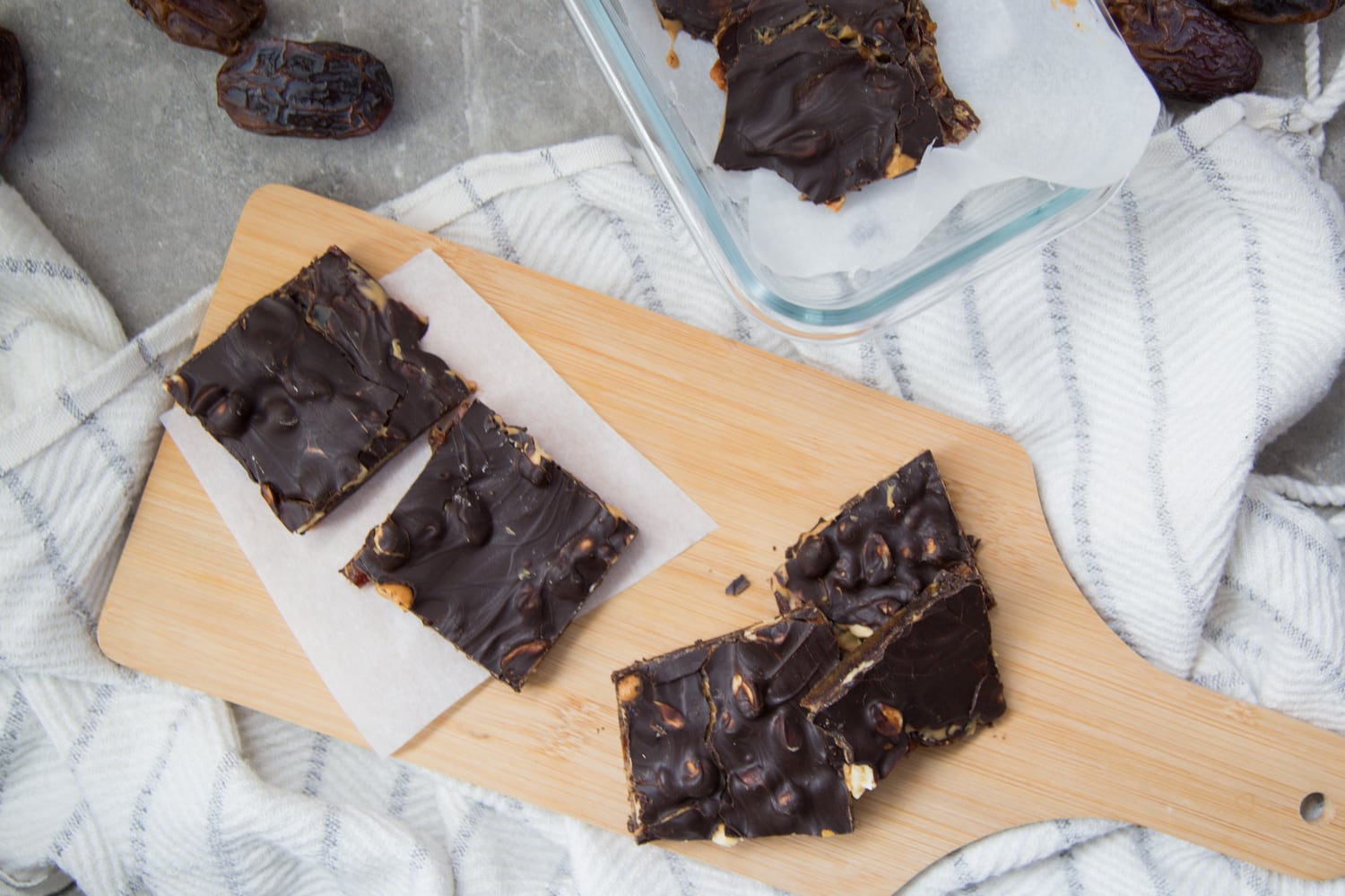On teste les trends : barre aux dattes, chocolat et arachides faciles à ...